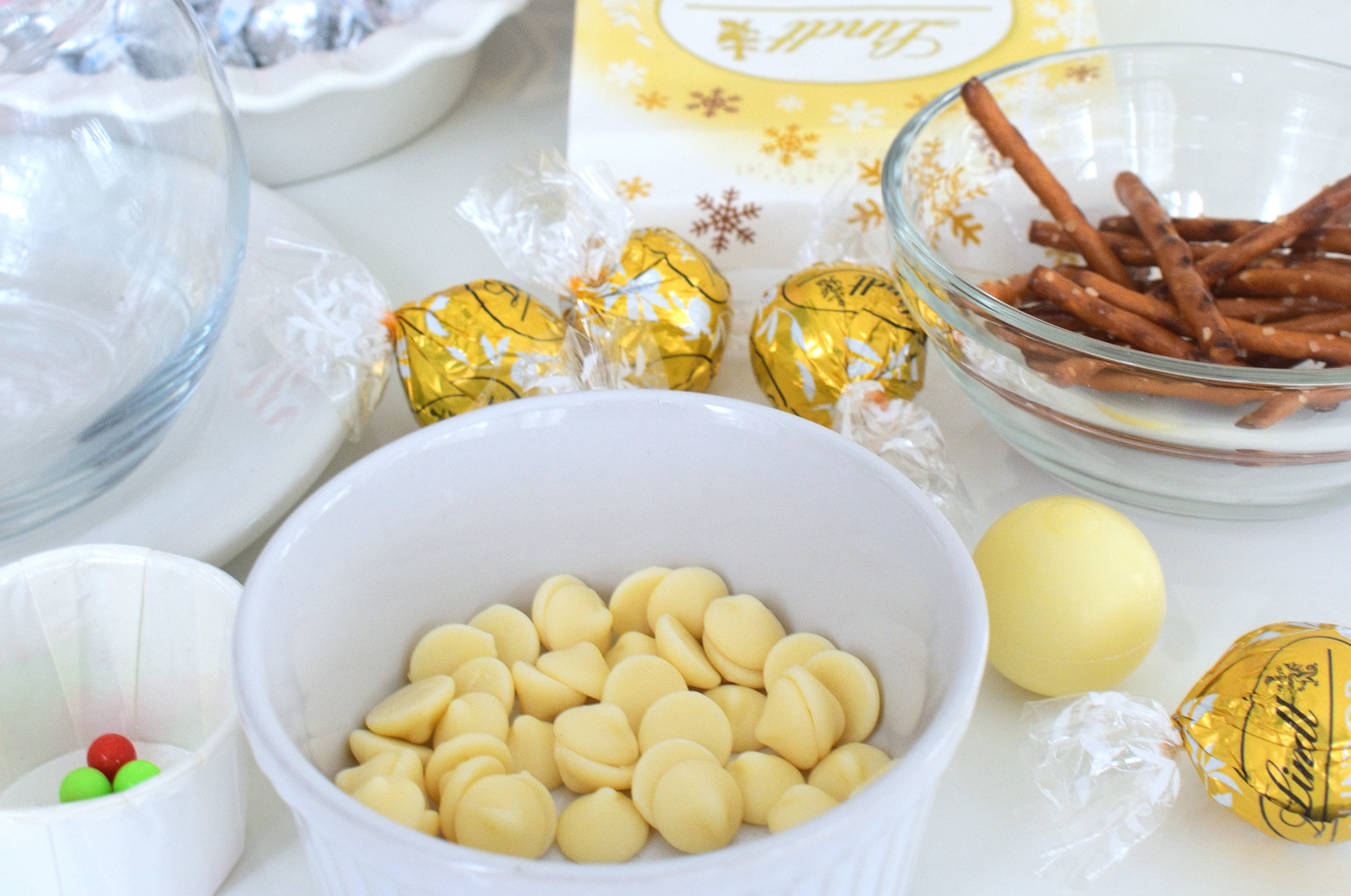 Edible snow globe? A fun holiday DIY you can serve as dessert!