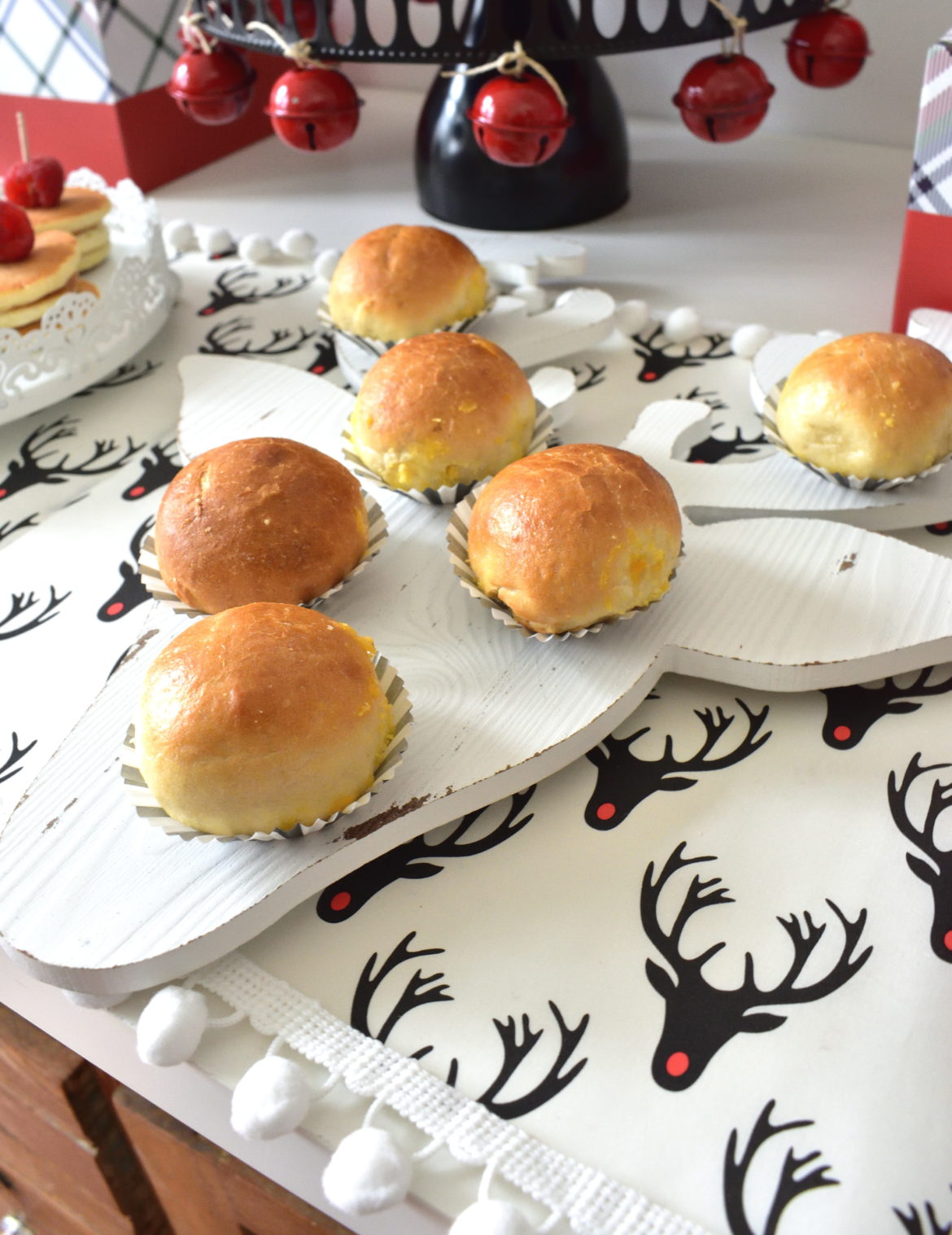 Fun ideas for serving a Christmas Breakfast buffet for your family!