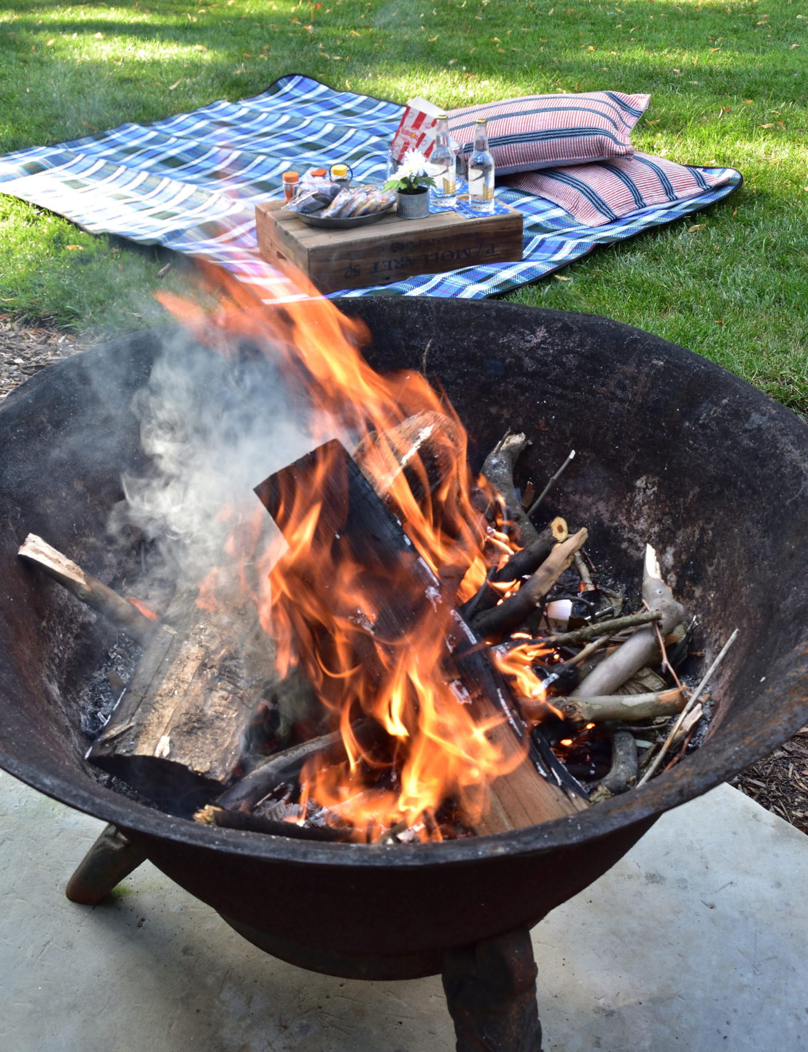 Campfire popcorn is a festive way to spend a summer eveing!