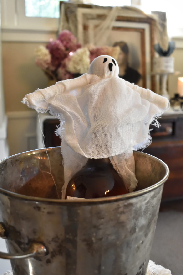 Haunted dinner party inspiration for your next spooky soiree!