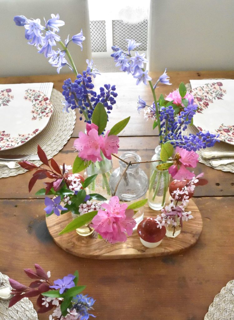 A simple springtime table for Mother's Day celebrations!