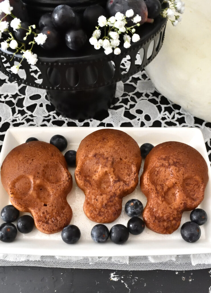 Not-so-spooky skeleton treats for a sweet Halloween!