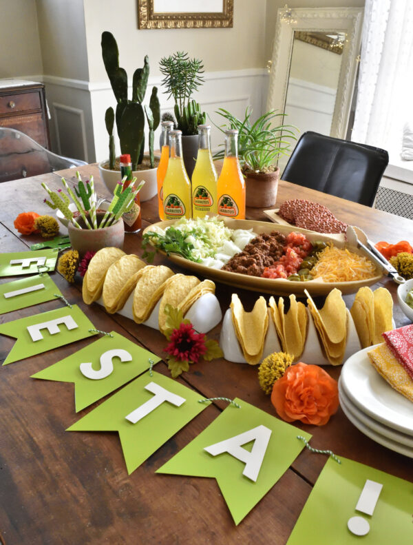 Easy taco table ideas for your Cinco de Mayo celebrations!