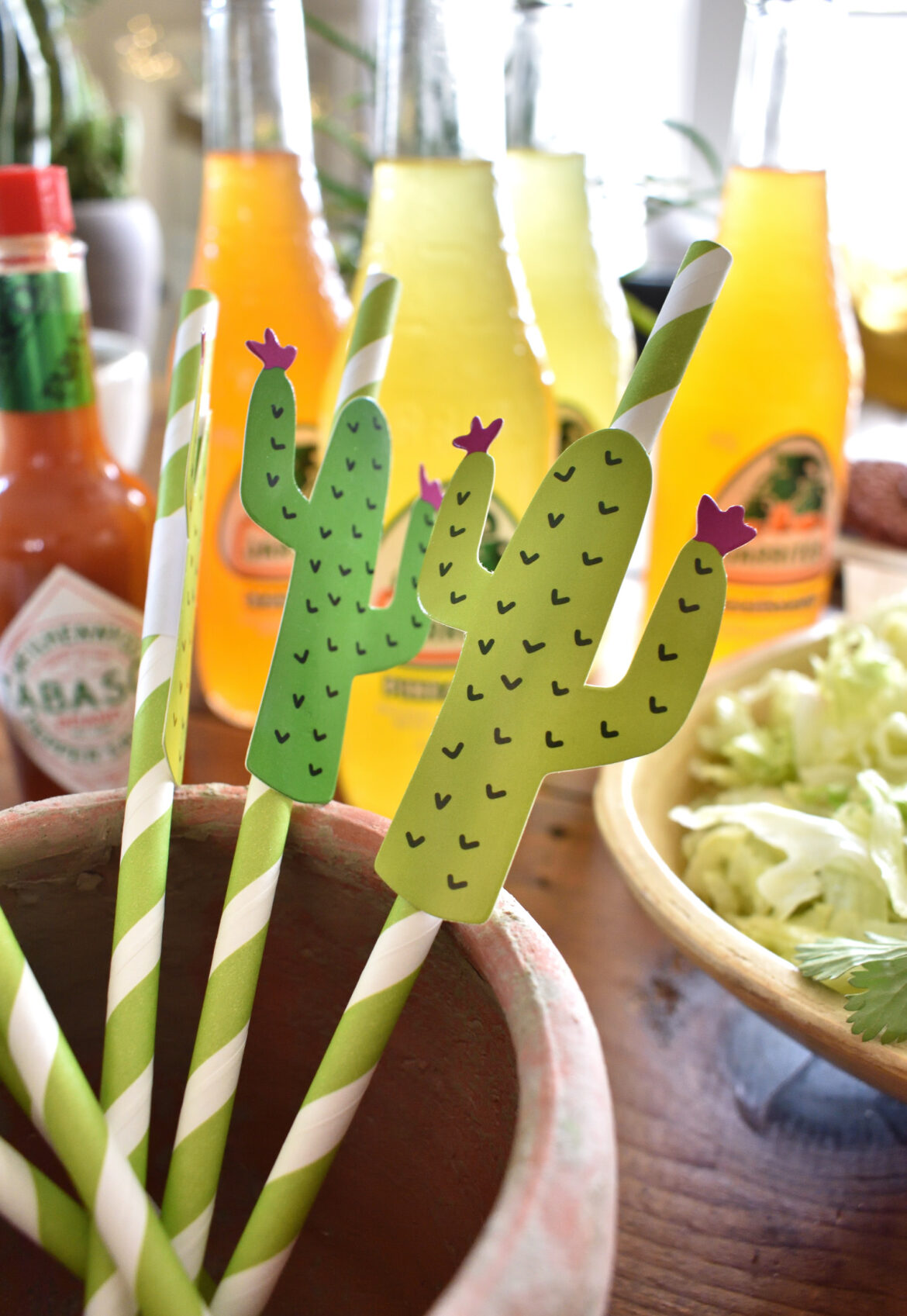 Easy taco table ideas for your Cinco de Mayo celebrations!