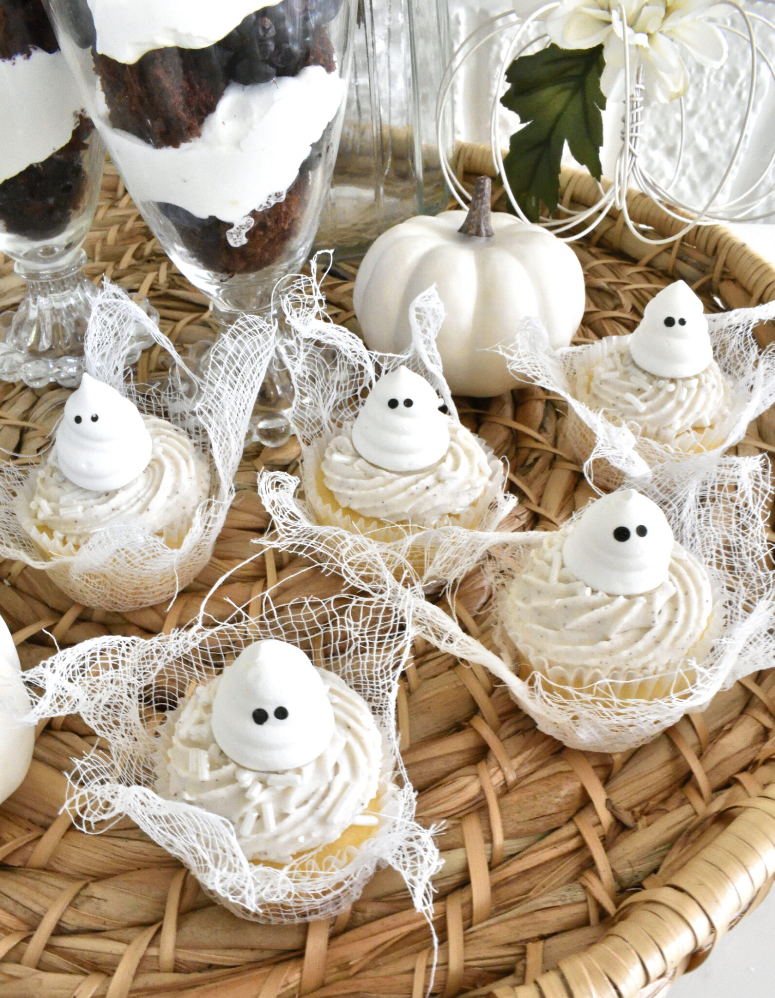 Ghost themed treats for your Halloween celebrations!