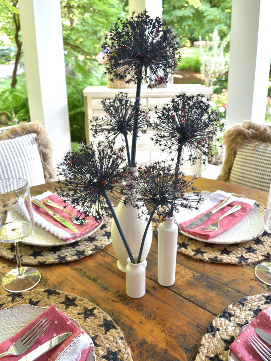 A patriotic centerpice you can make for your holiday celebrations!