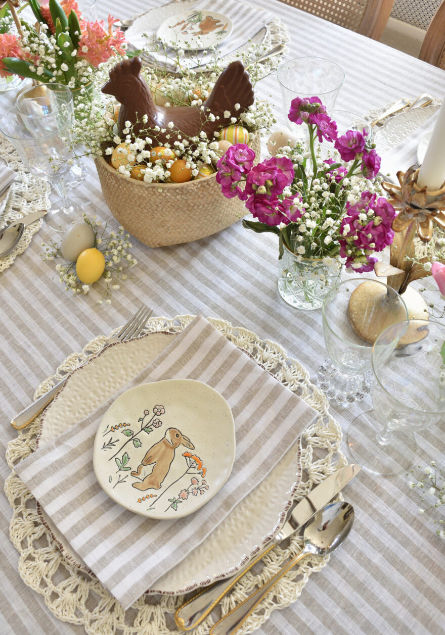 Dainty spring flowers make an Easter table shine!