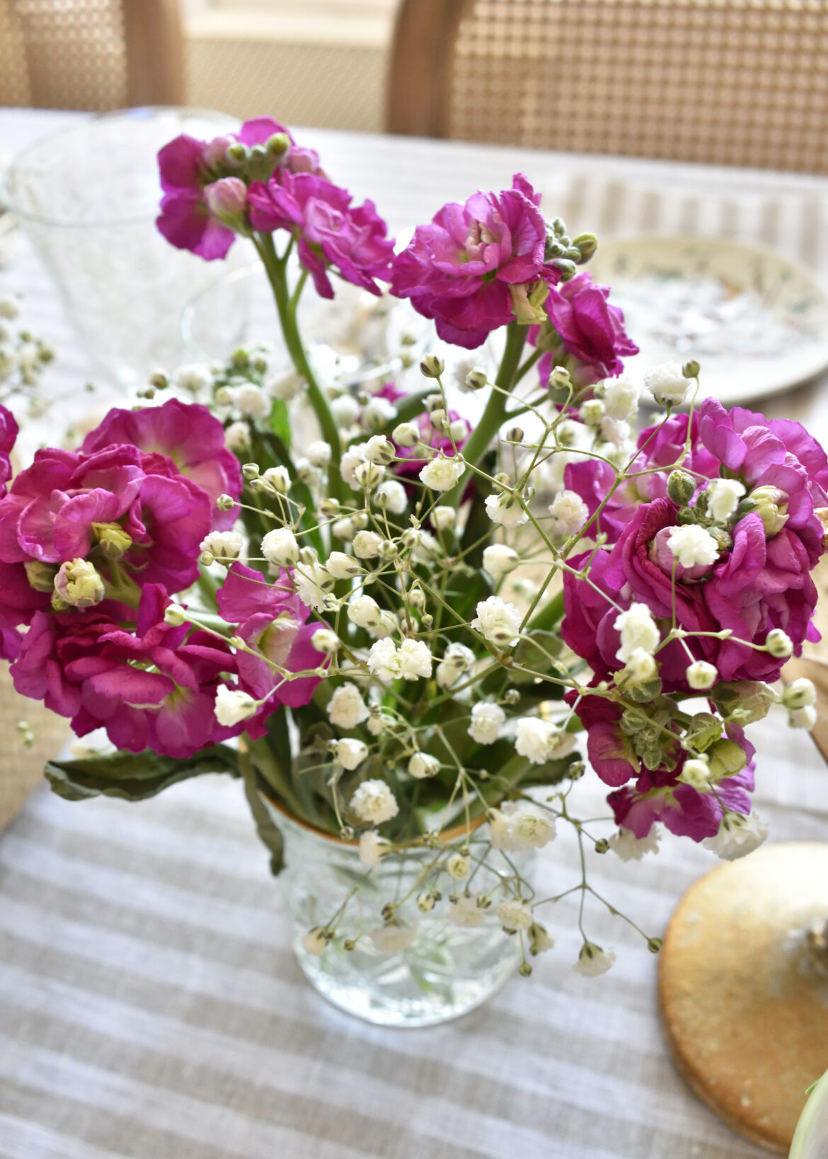 Dainty spring flowers make an Easter table shine!