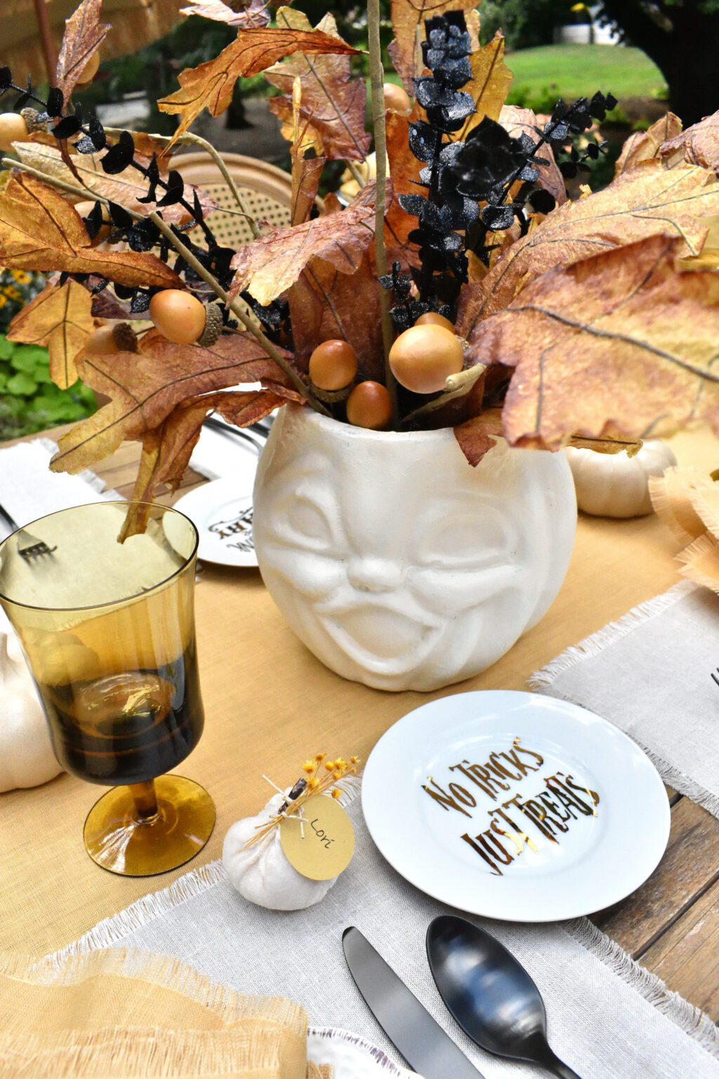 Autumn tones look beautiful on a Halloween table!