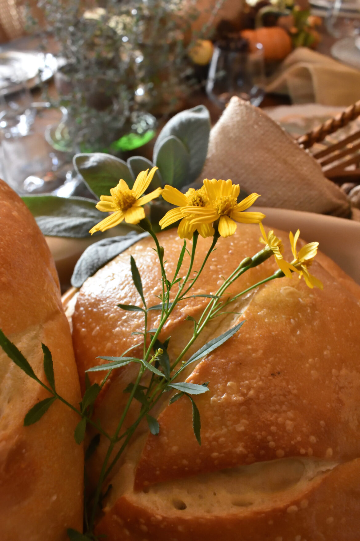 An herb inspired Thanksgiving table brings botanical charm!
