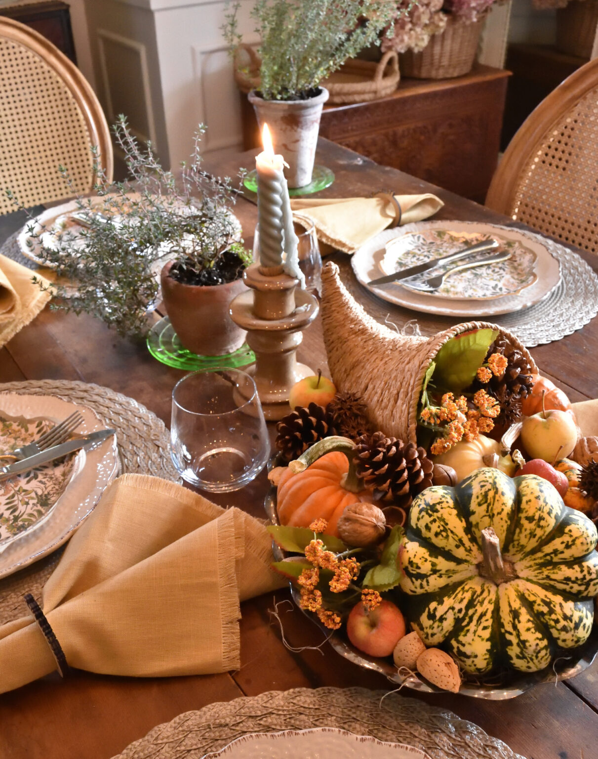 An herb inspired Thanksgiving table brings botanical charm!
