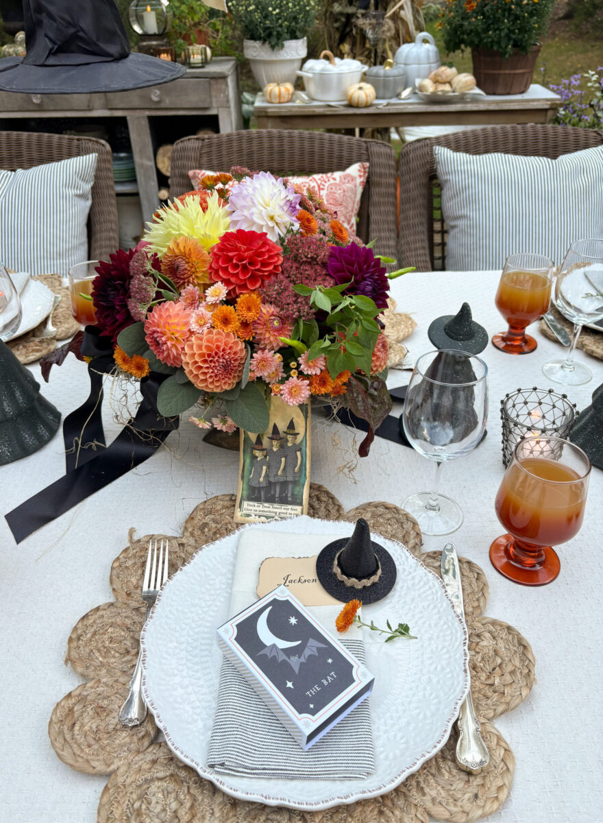 Witch themed tabletop ideas for a Halloween dinner party!
